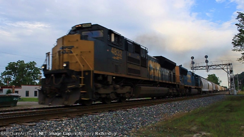 CSX 4832 & 4709
